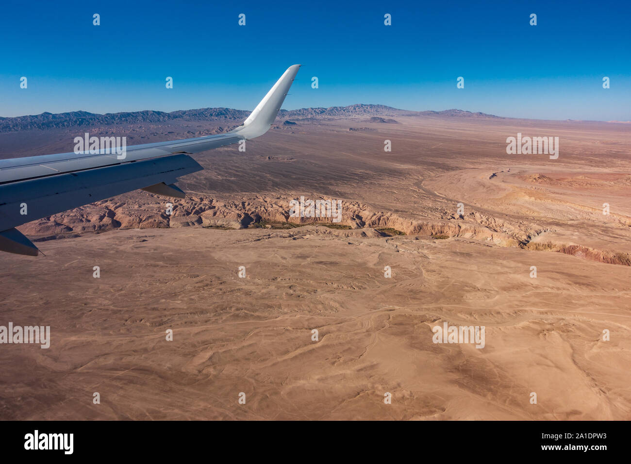 Empty dry desert plane hi-res stock photography and images - Alamy