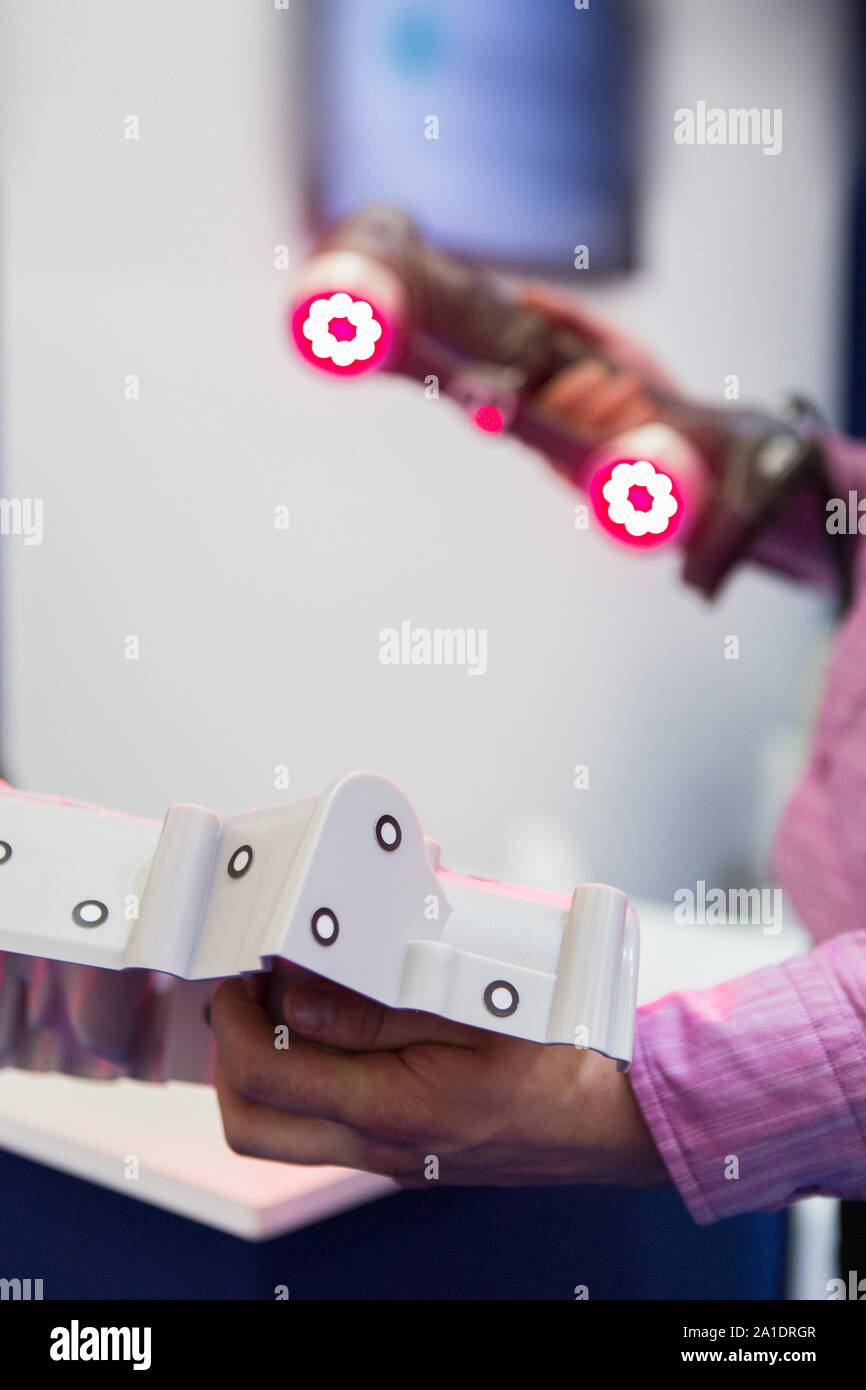 Engineer scans the part with 3D scanner Stock Photo - Alamy