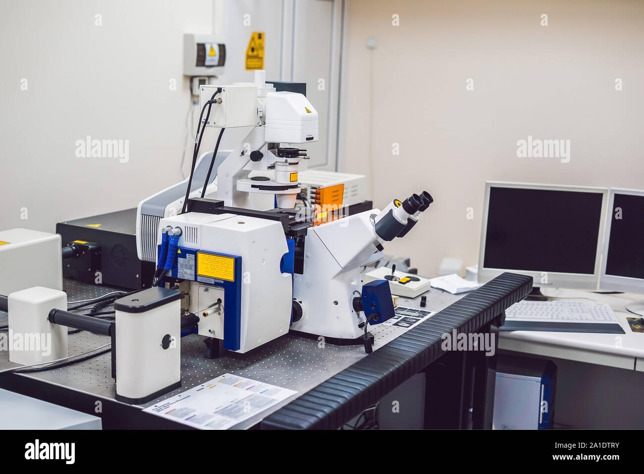 Confocal laser scanning microscope hi-res stock photography and images - Alamy