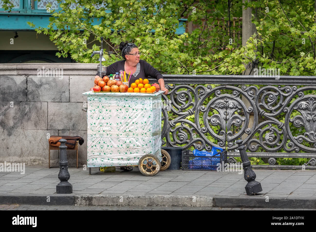Fruit juice seller hi-res stock photography and images - Alamy