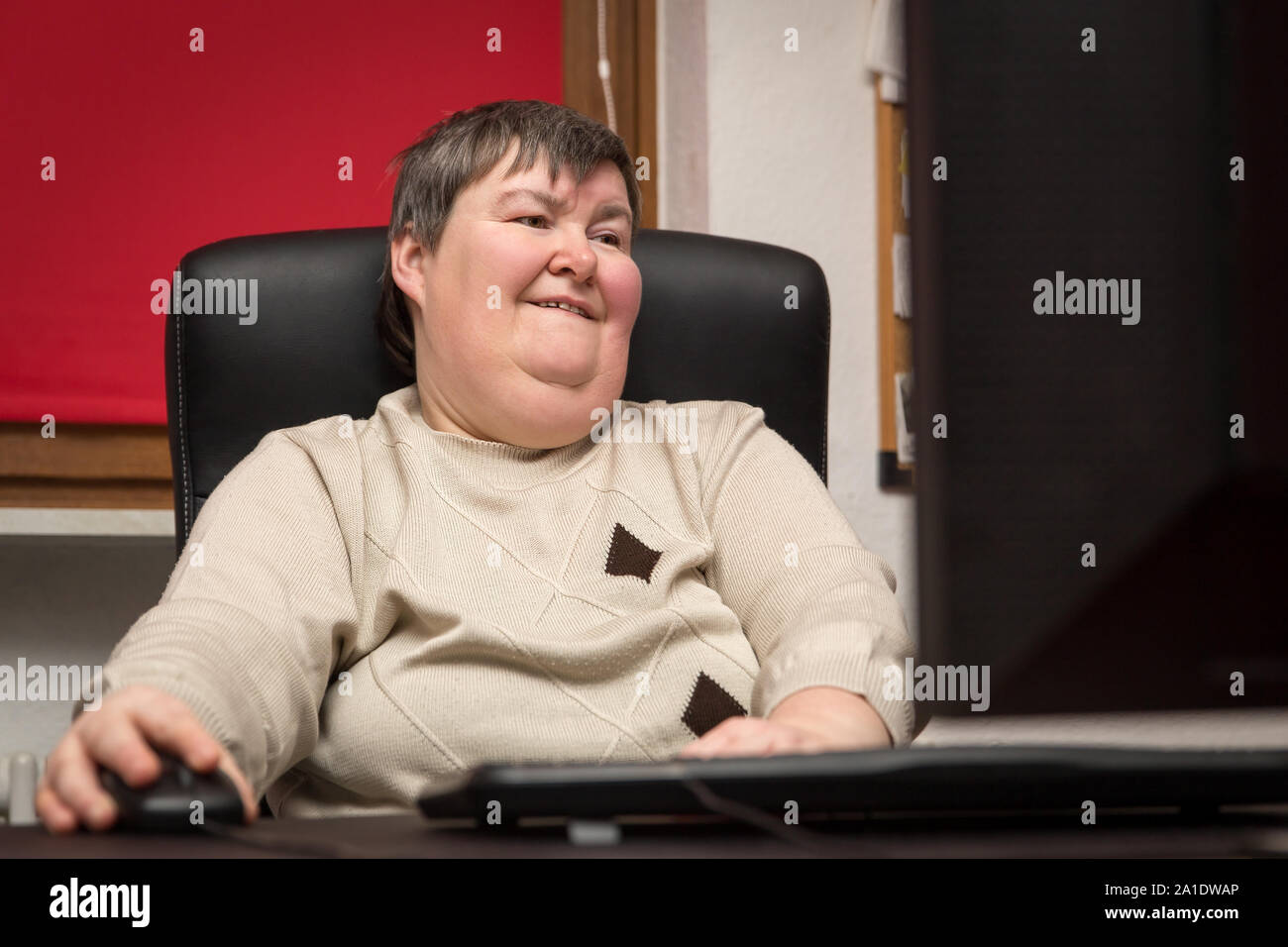 woman with a disability develop sitting at the computer, alternative ...