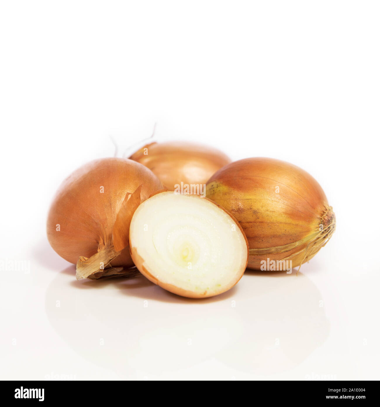 Fresh yellow onions hi-res stock photography and images - Alamy