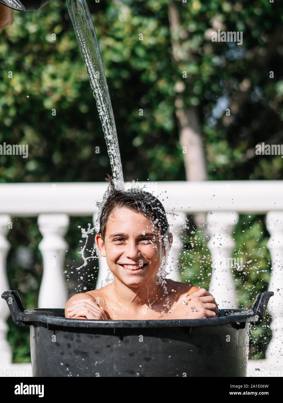 High-speed photograph that captures the impact of water by hitting the ...