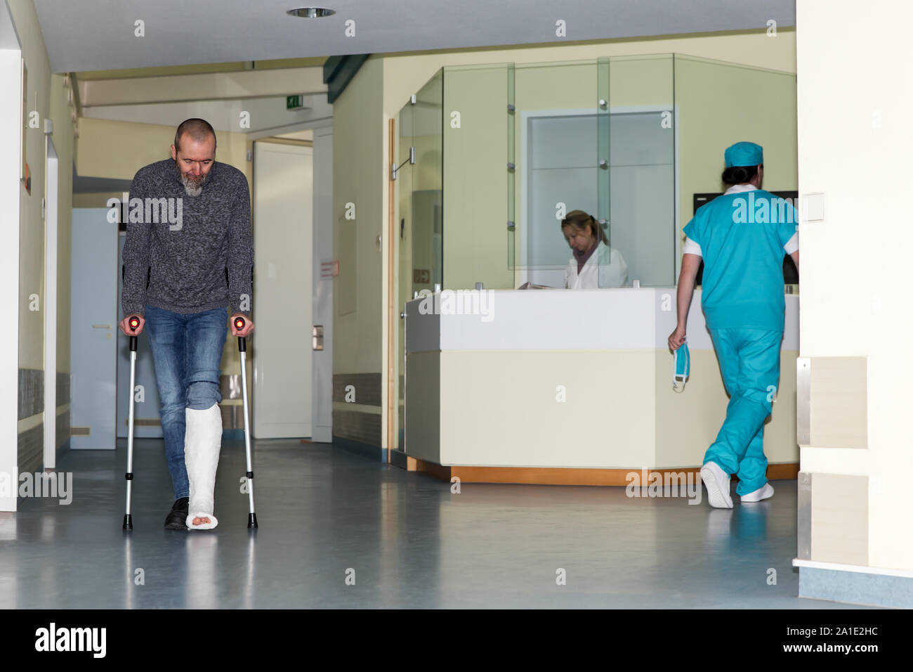Broken leg cast hi-res stock photography and images - Alamy