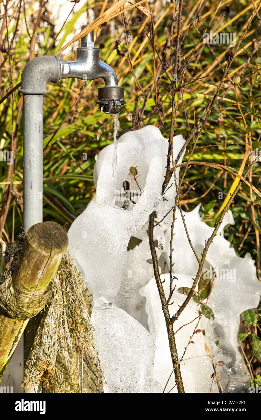 Frozen pipe hi-res stock photography and images - Alamy