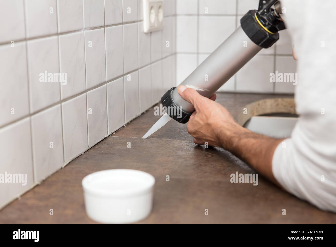 Silicone sealant hi-res stock photography and images - Alamy