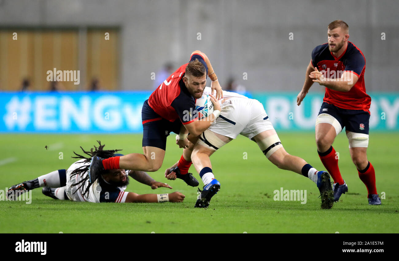 England's Luke Cowan-Dickie (centre) is challenged during the 2019 ...