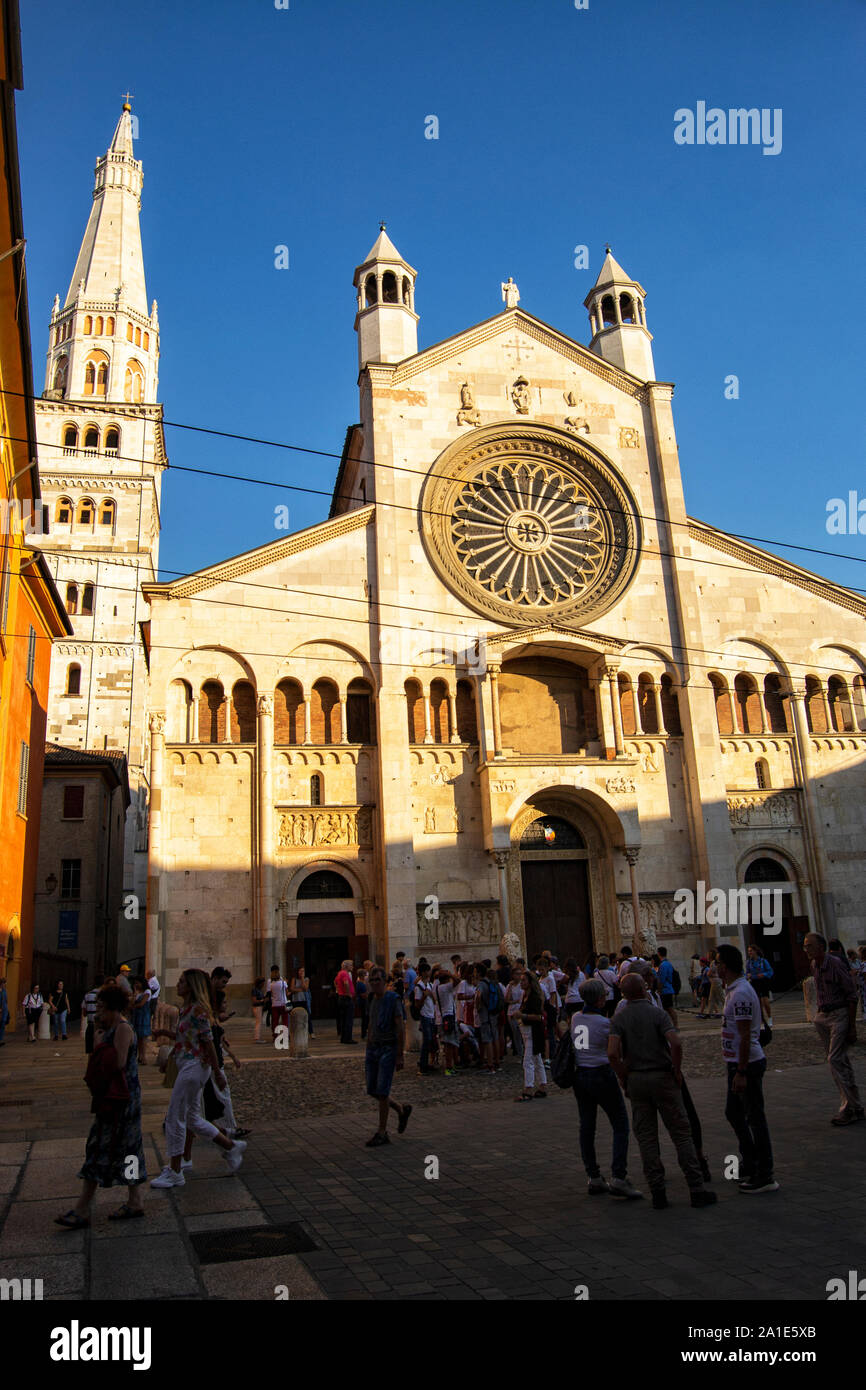 Modena cathedral churchyard hi-res stock photography and images - Alamy