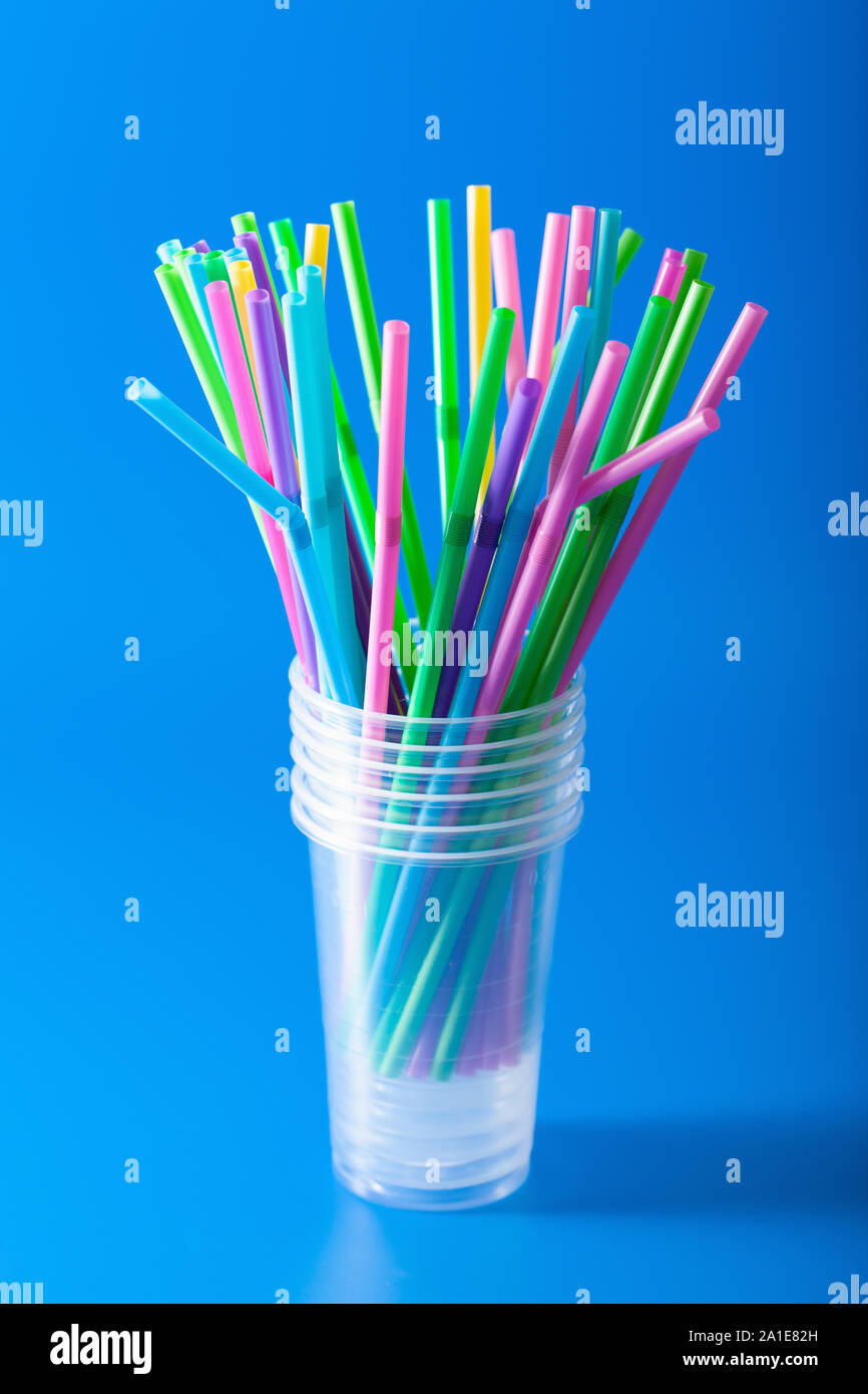 Single use plastic drinking straws Stock Photo - Alamy