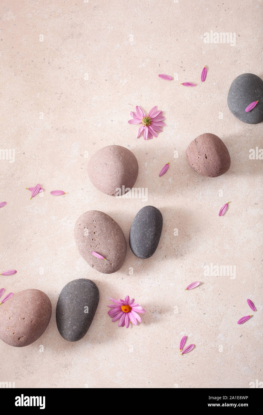 spa stones flat lay massage relax treatment Stock Photo - Alamy