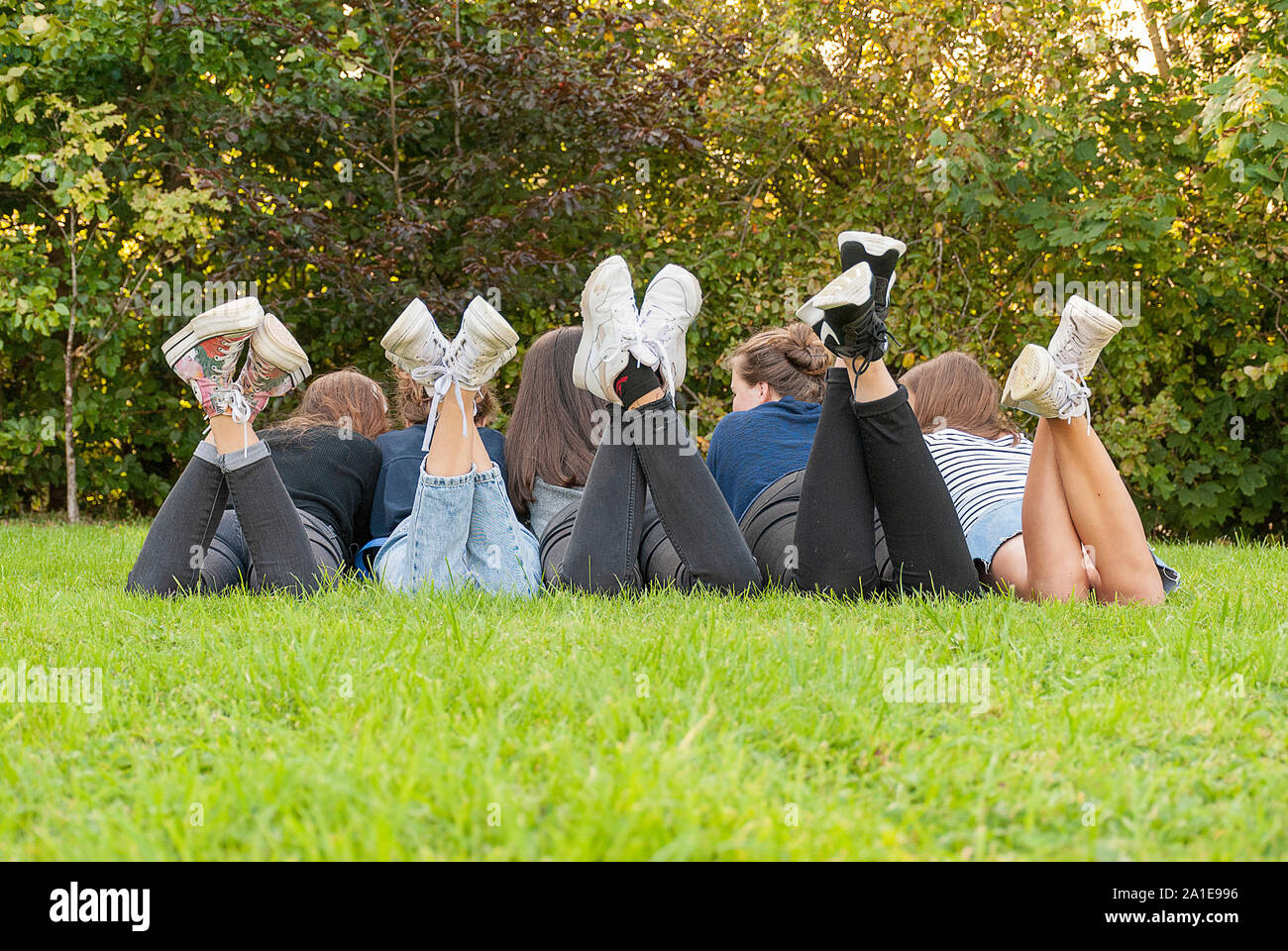 Group of teenagers having fun outdoors hi-res stock photography and ...