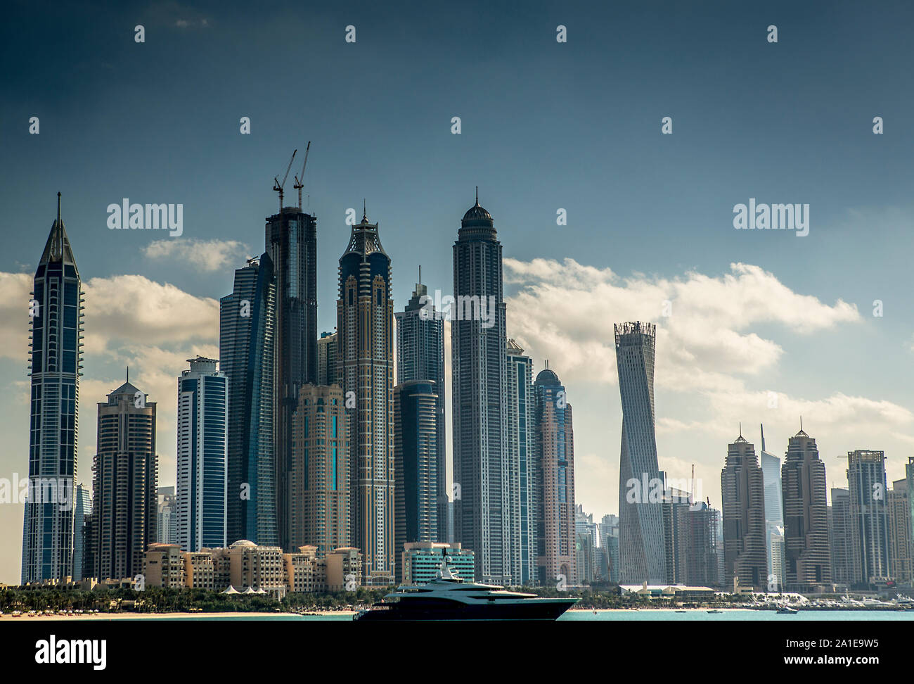 Skyline dubai marina hi-res stock photography and images - Alamy