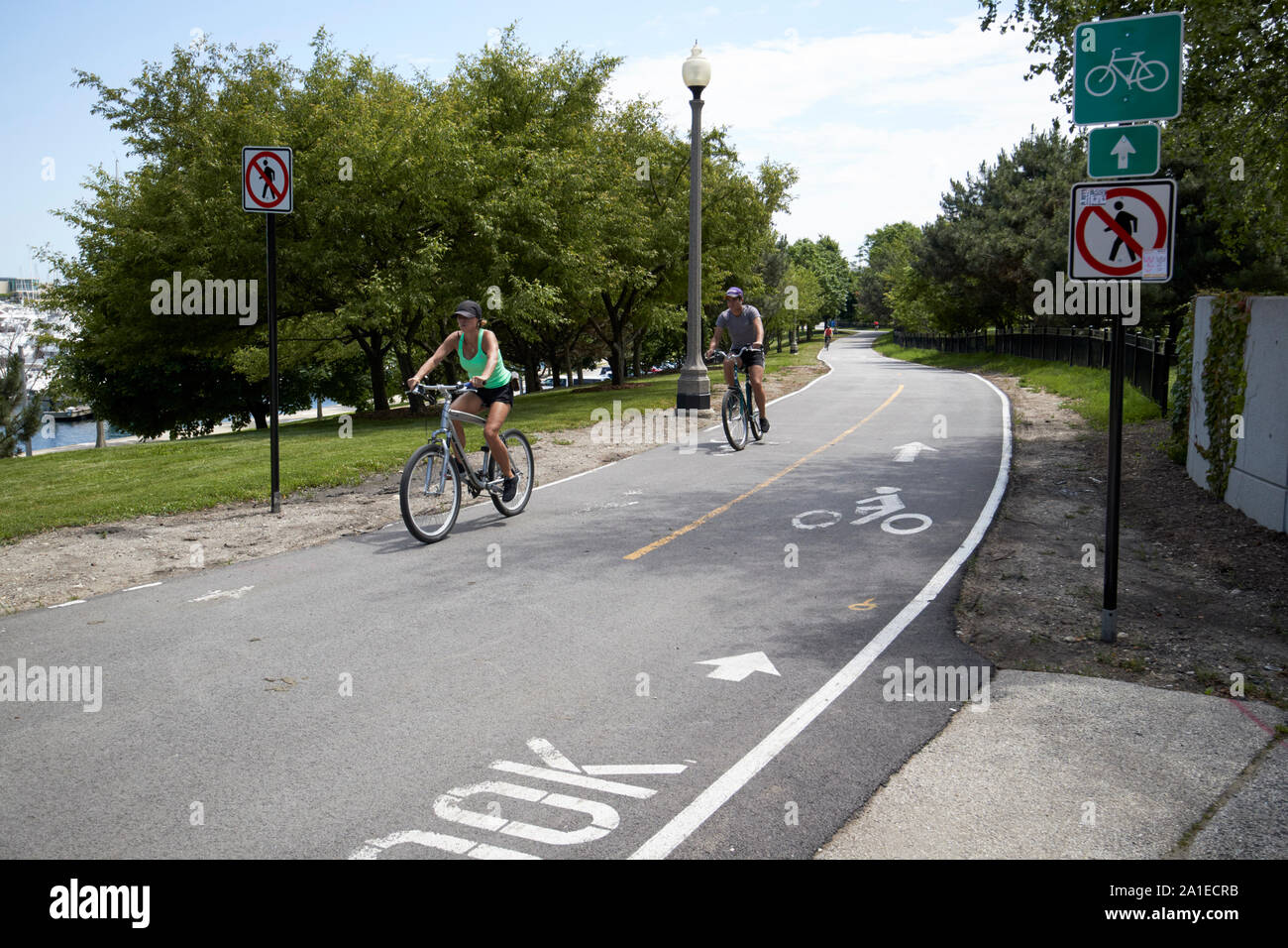 cyclists on chicago lakefront bike trail chicago illinois united states ...