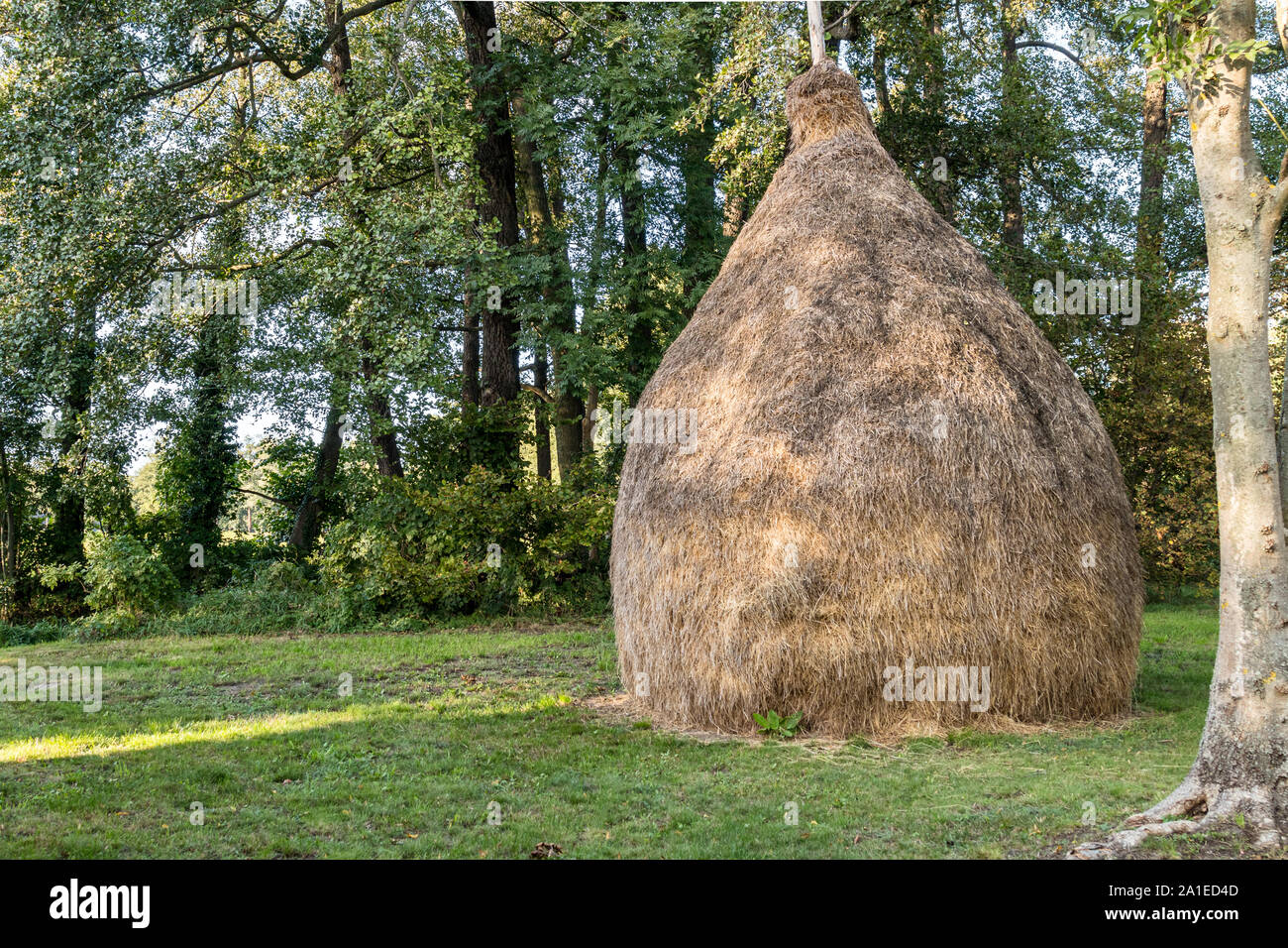 Traditional haystack hi-res stock photography and images - Alamy