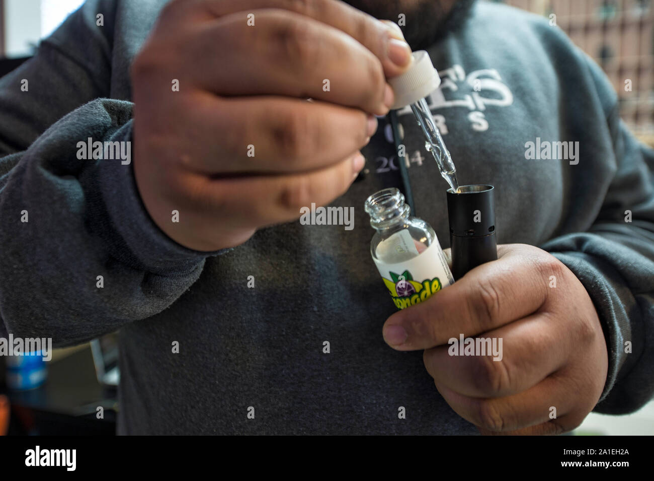 Vaping related deaths hi-res stock photography and images - Alamy