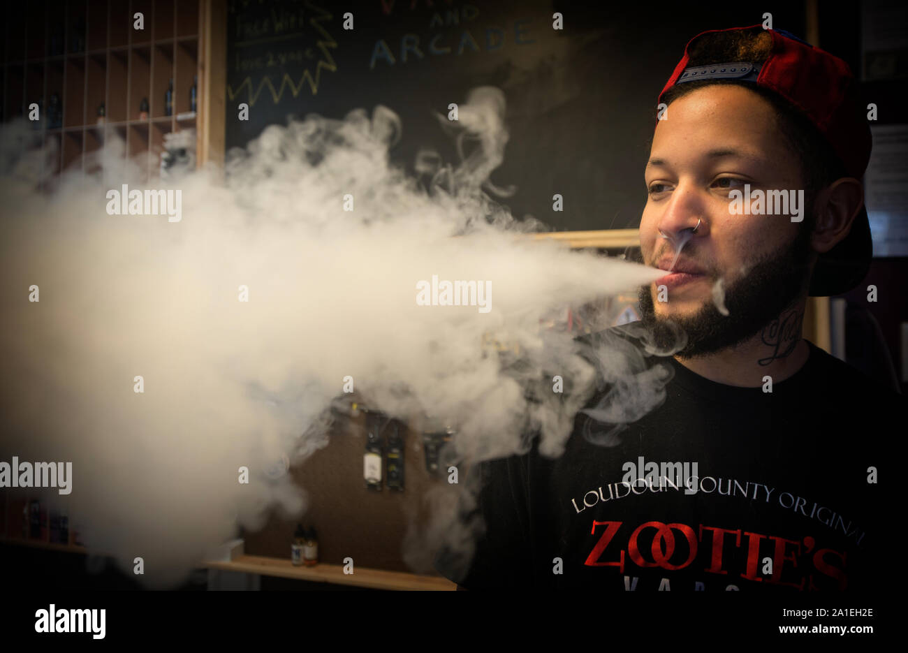 Vaping related deaths hi-res stock photography and images - Alamy