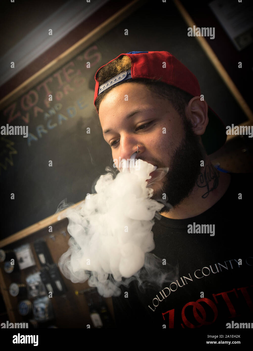 Vaping related deaths hi-res stock photography and images - Alamy