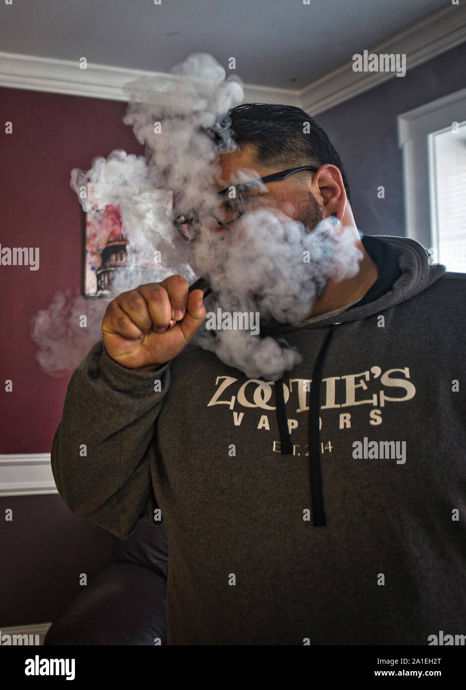 Vaping related deaths hi-res stock photography and images - Alamy