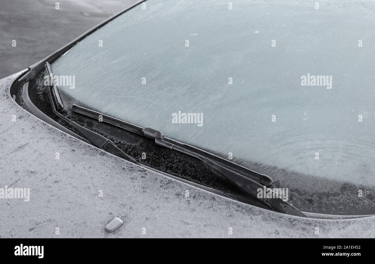 Frozen vehicle windscreen hi-res stock photography and images - Alamy