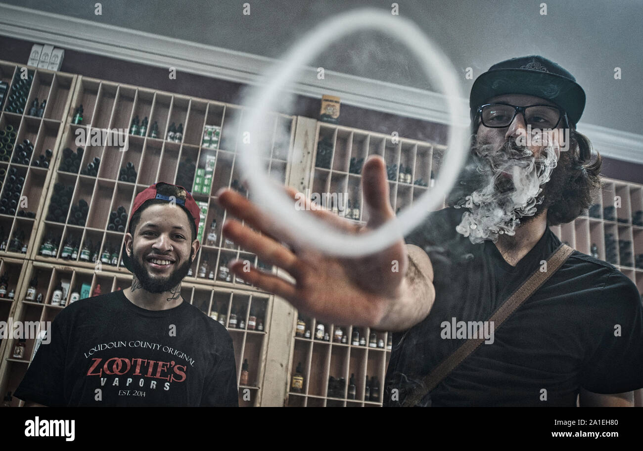 Vaping related deaths hi-res stock photography and images - Alamy