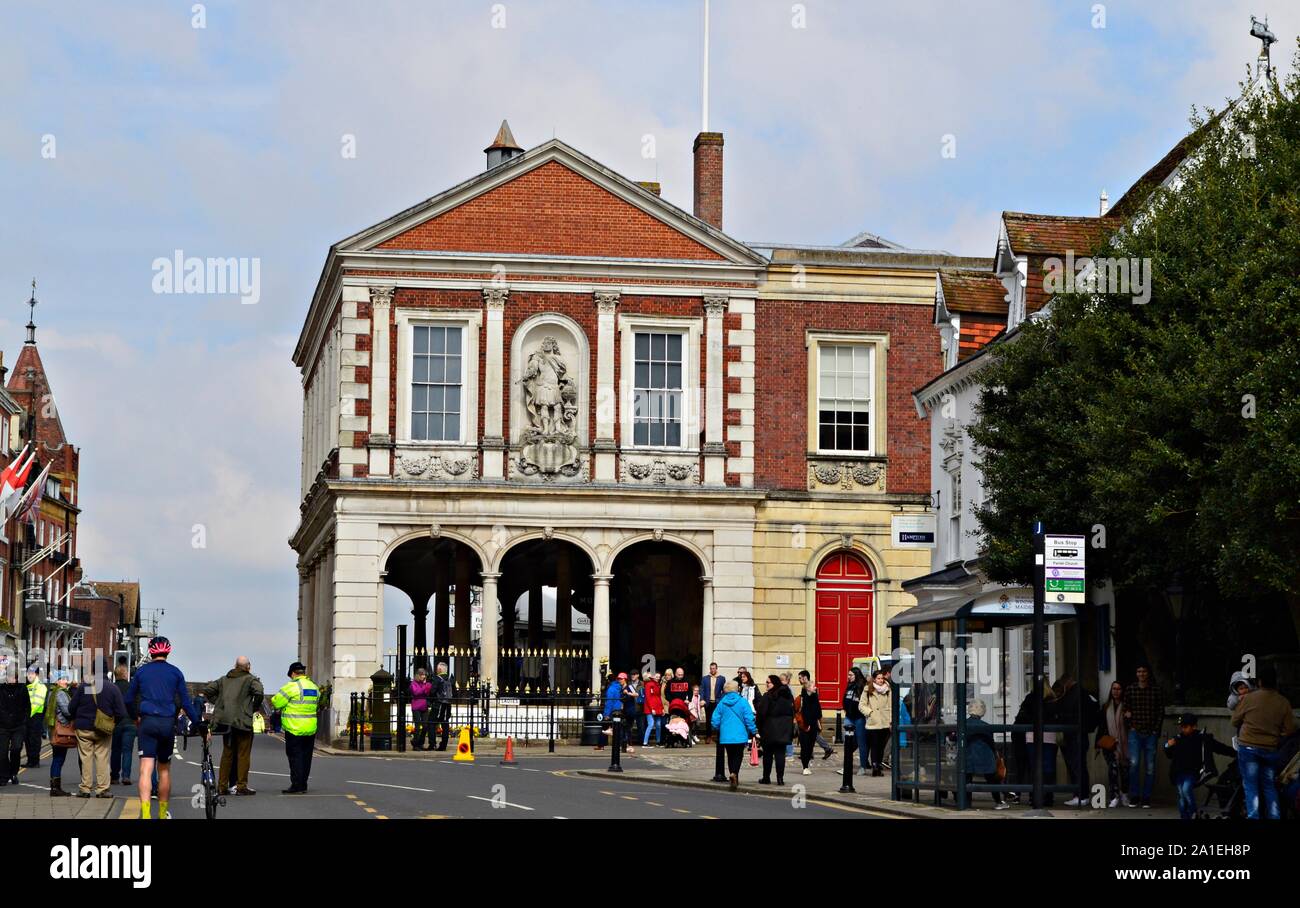 Windsor high street hi-res stock photography and images - Alamy