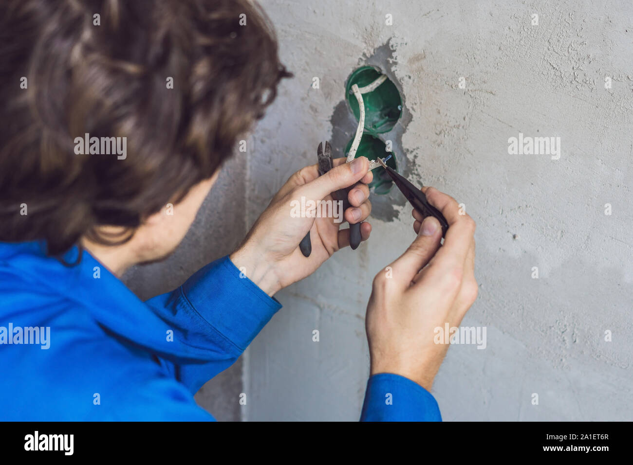 Male electrician fitting plug hi-res stock photography and images - Alamy