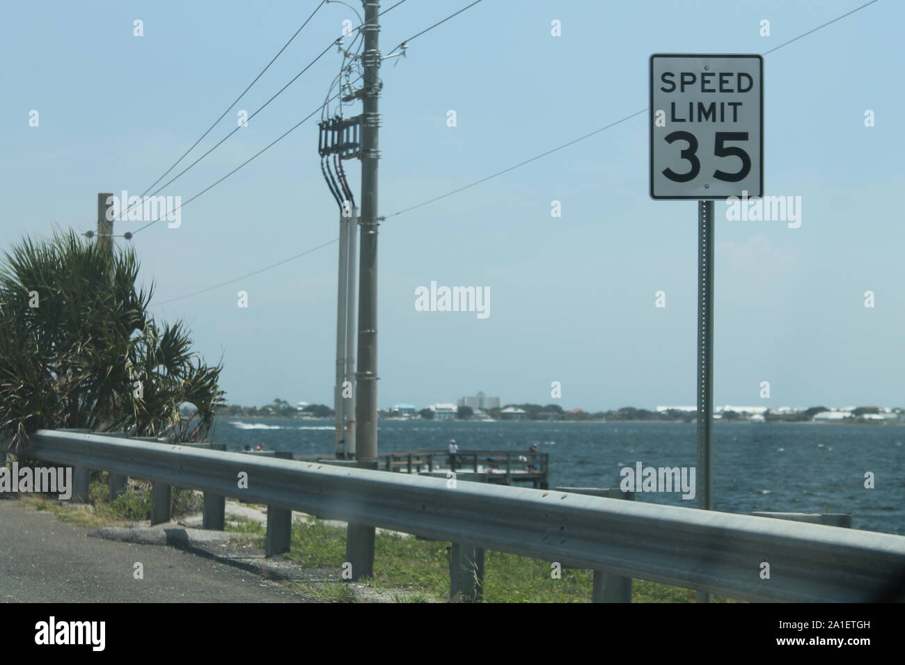 Road sign saying "SPEED LIMIT 35 Stock Photo - Alamy