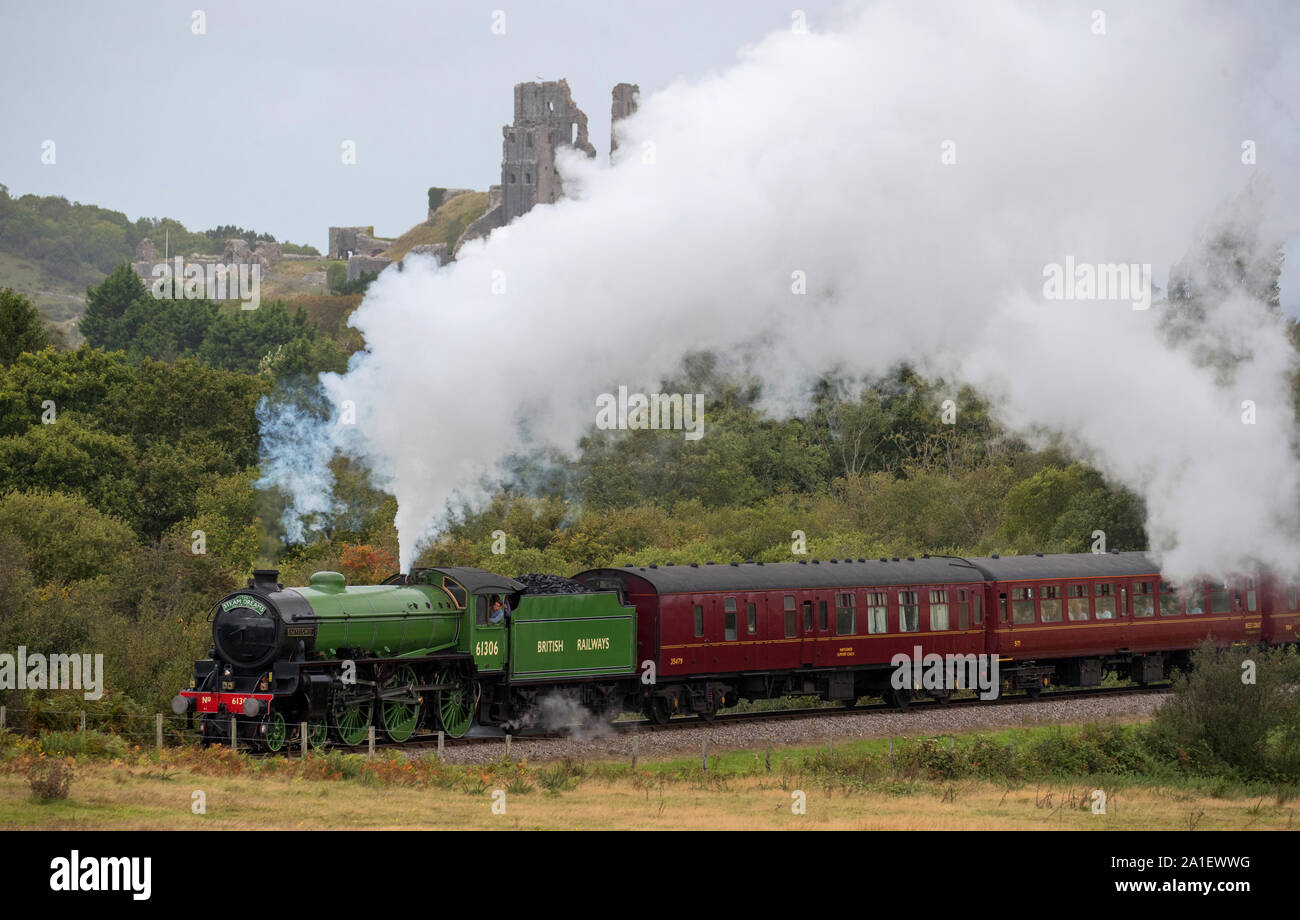 The B1 Class steam locomotive 61306 Mayflower passes Corfe Castle as it ...