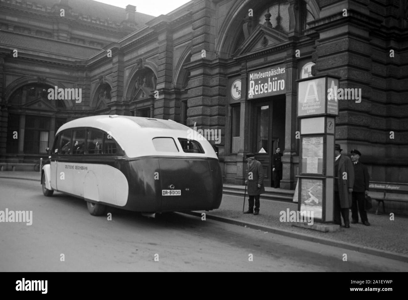 Reichsbahn autobahn motorway in the 1930s hi-res stock photography and ...