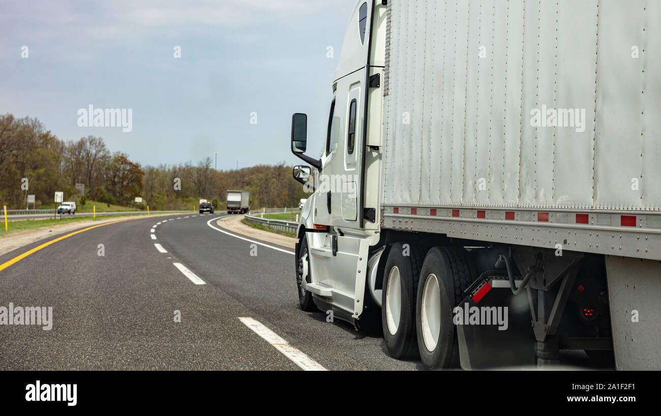Cargo truck side view road hi-res stock photography and images - Alamy