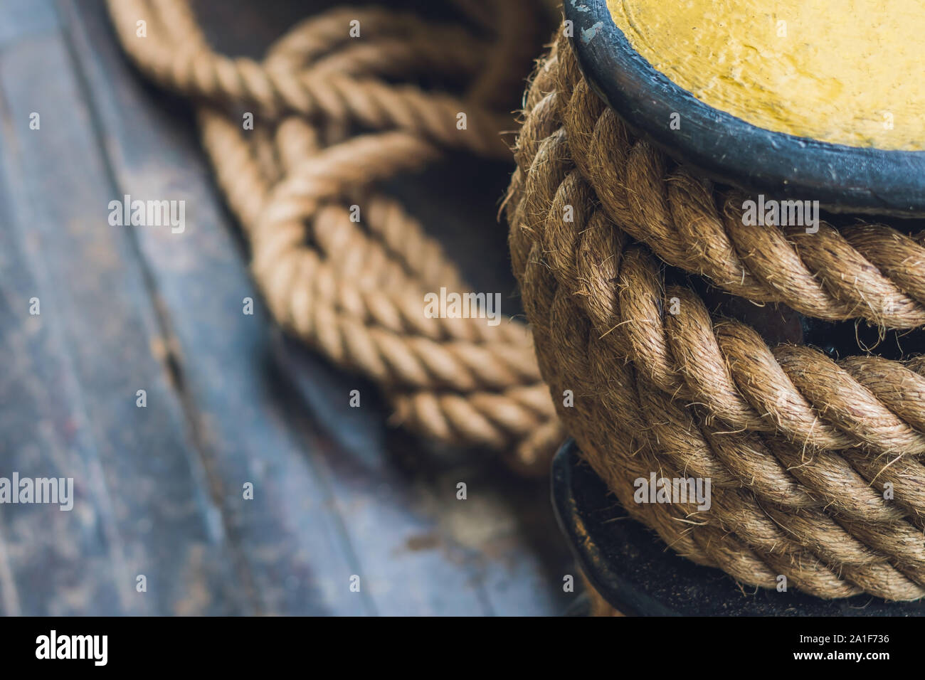 Cable tethering hi-res stock photography and images - Alamy