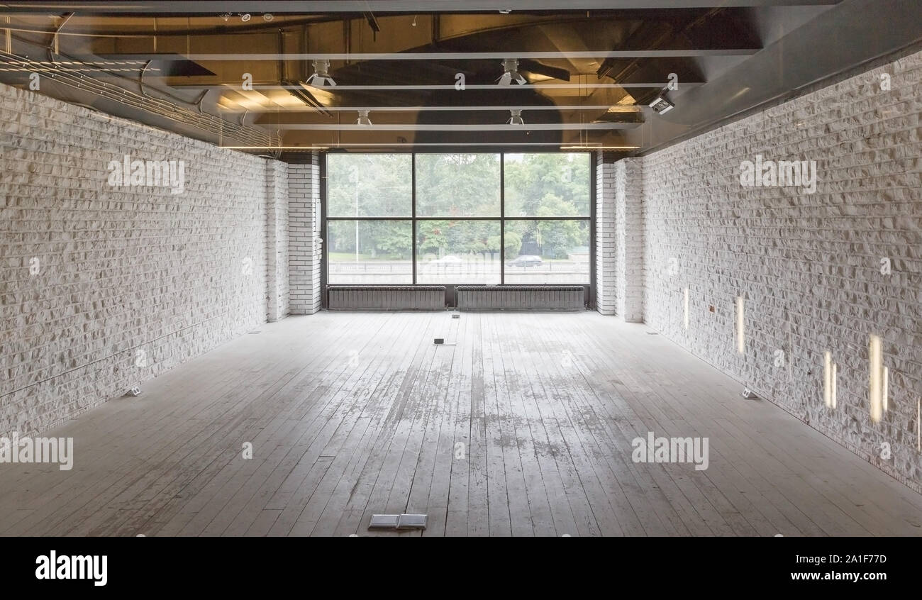 Empty studio loft light brick hi-res stock photography and images - Alamy