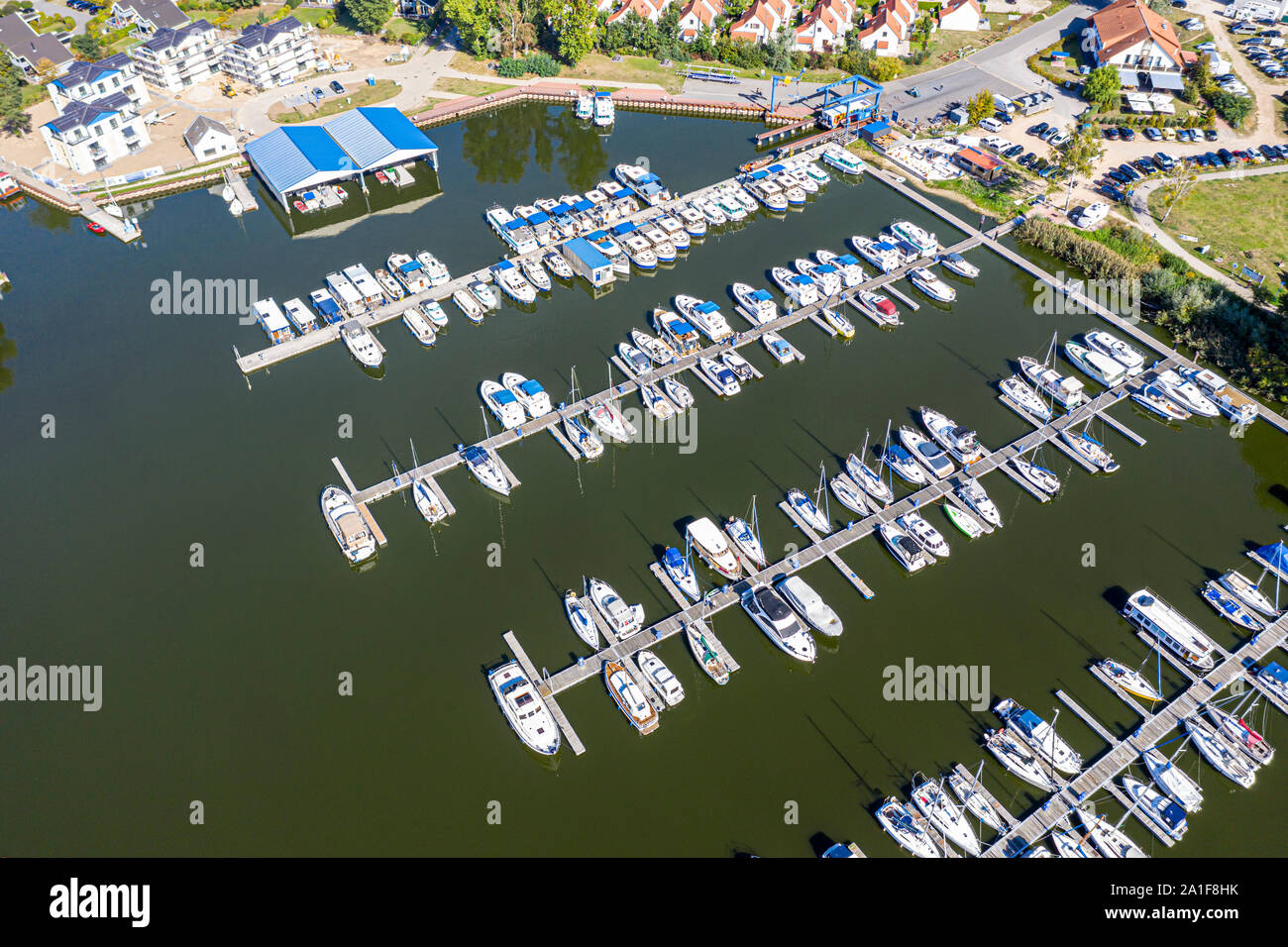 Marina cottages hi-res stock photography and images - Alamy