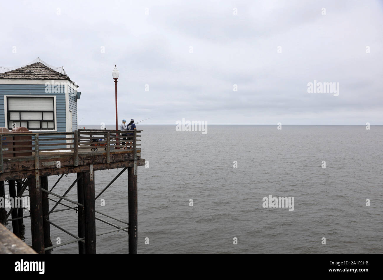 Off the dock fishing hi-res stock photography and images - Alamy