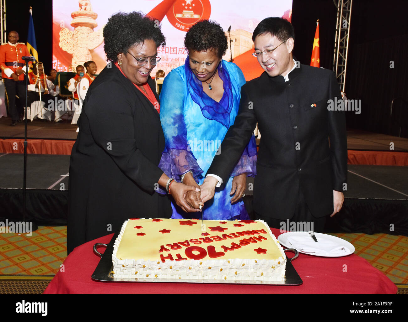 Dame sandra mason and yan xiusheng hi-res stock photography and images ...