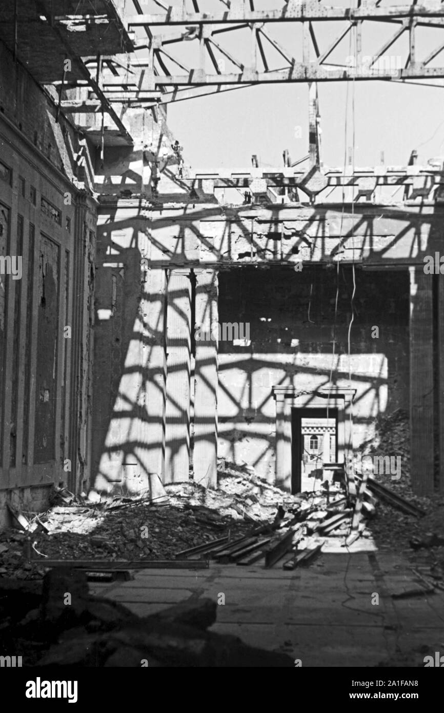 Überreste der Neuen Reichskanzlei in der Voßstraße in Berlin ...