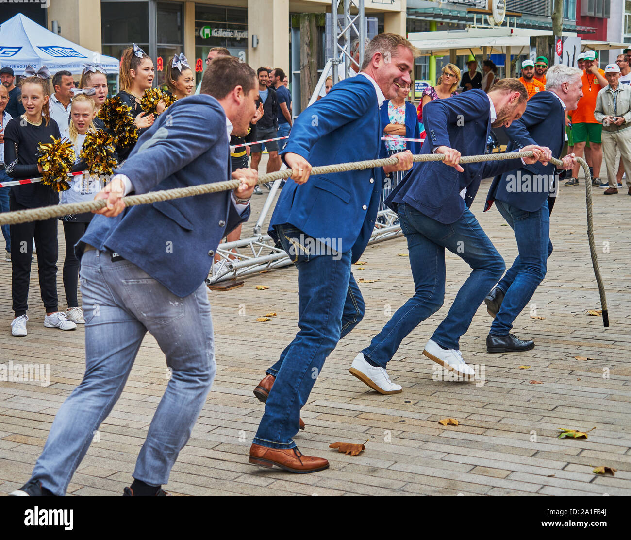 Pull pulling rope hi-res stock photography and images - Alamy