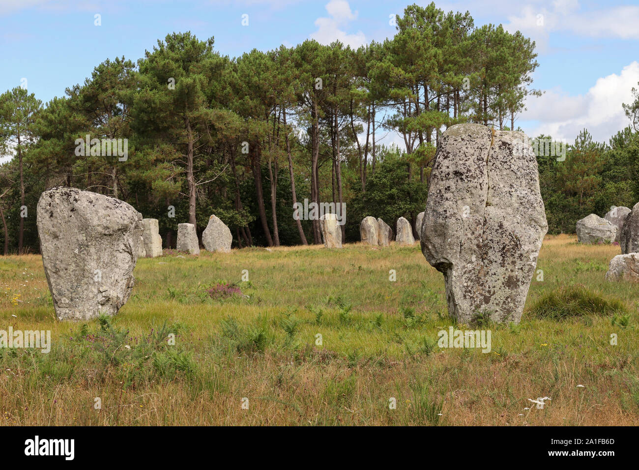 Megalithic carnac alignment prehistoric hi-res stock photography and ...
