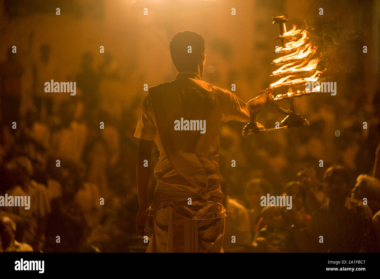 Hindu priest carries an Aarti lamp during Puja Stock Photo - Alamy