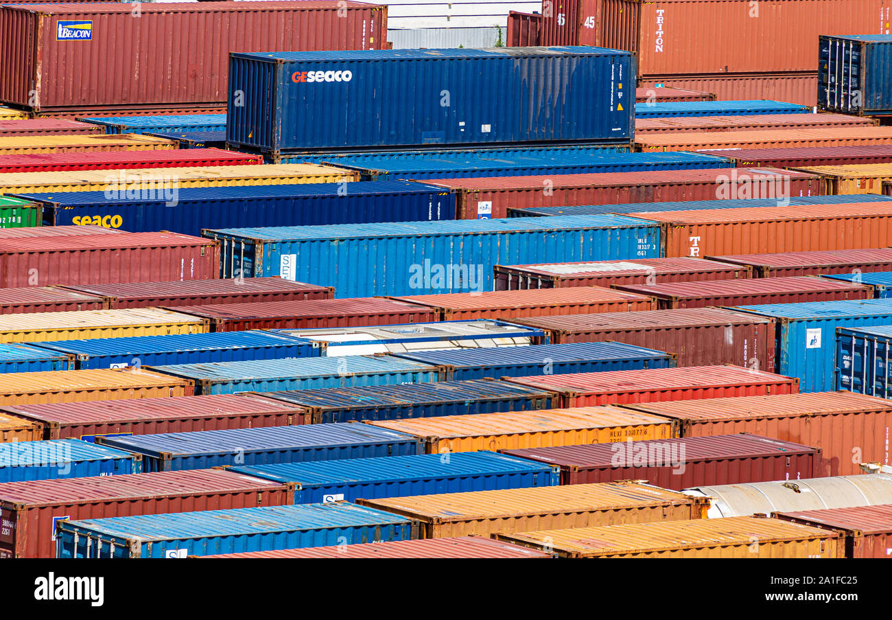 Containers in harbour yard hi-res stock photography and images - Alamy