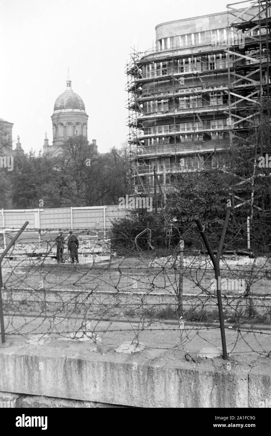 Grenztruppen mauer hi-res stock photography and images - Alamy