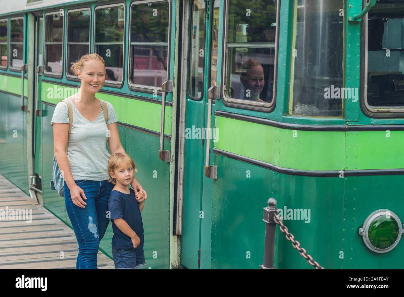 Mom Child Bus Stock Photos & Mom Child Bus Stock Images - Alamy