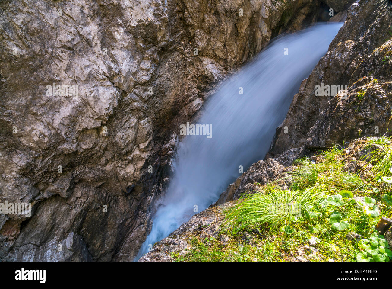 Wasserfall in der Höllentalklamm bei Grainau, Garmisch-Partenkirchen ...
