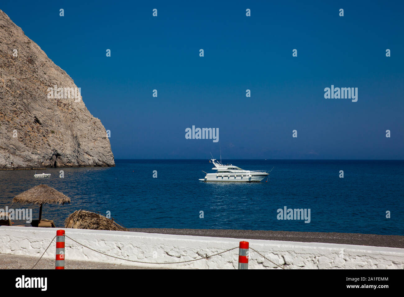The beautiful Perissa village beach in Santorini Island Stock Photo - Alamy