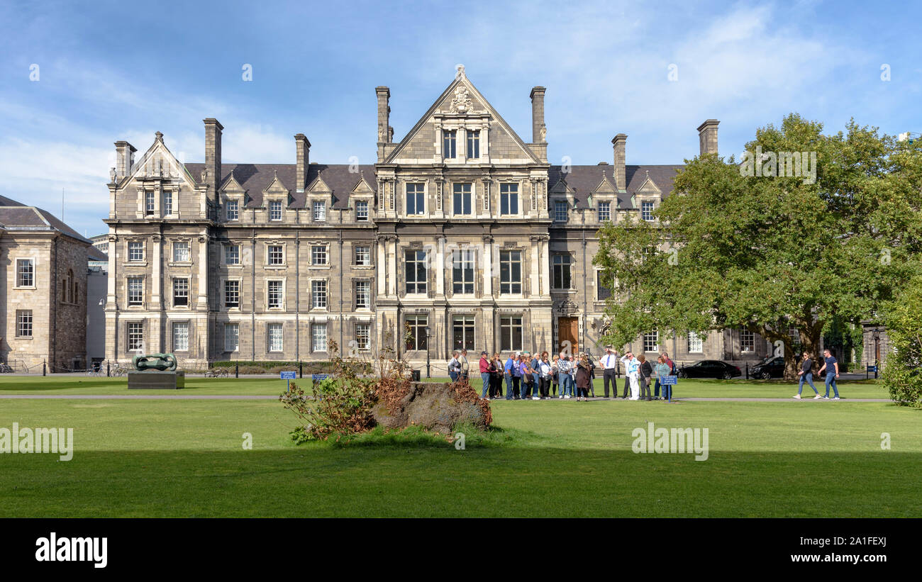 Trinity college library building dublin hi-res stock photography and ...