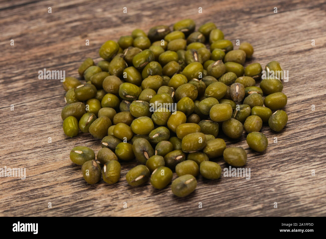 Dry raw beans mung ready for cooking Stock Photo - Alamy