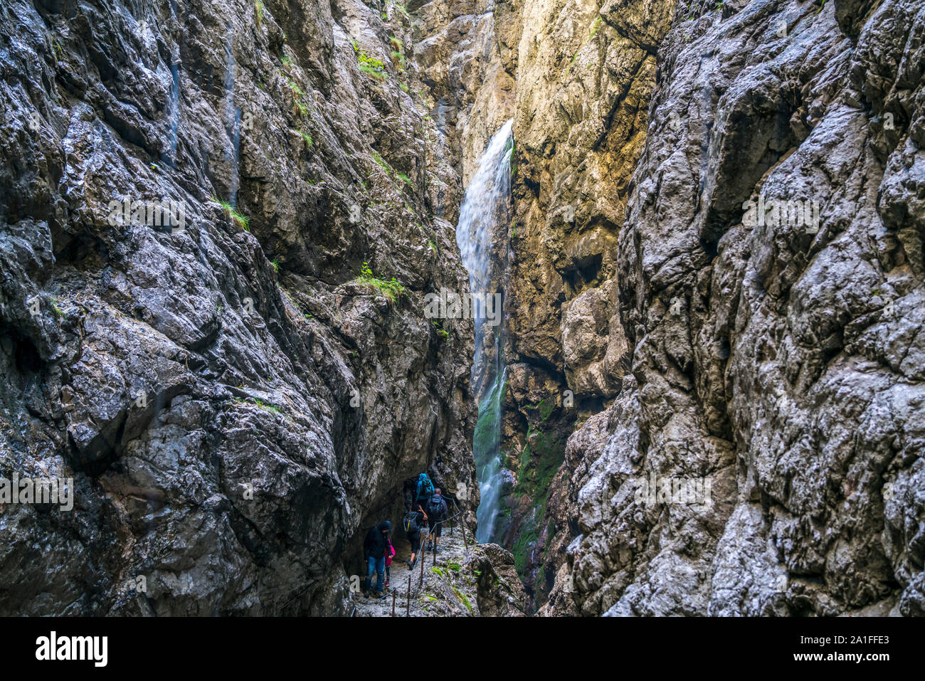 Wasserfall in der Höllentalklamm bei Grainau, Garmisch-Partenkirchen ...