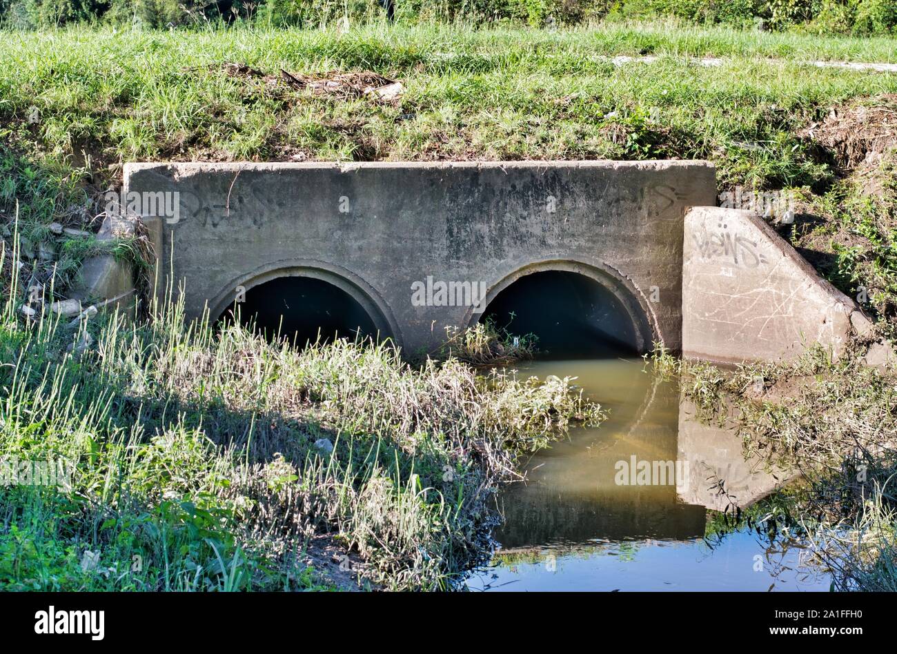 Concrete culvert hi-res stock photography and images - Alamy