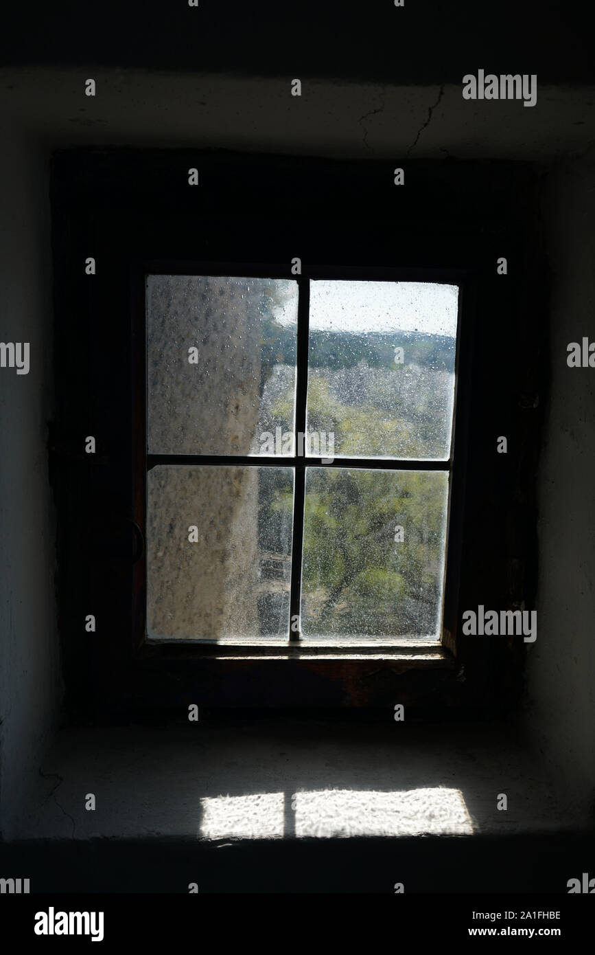 Windows photographed from the inside have always served people useful ...