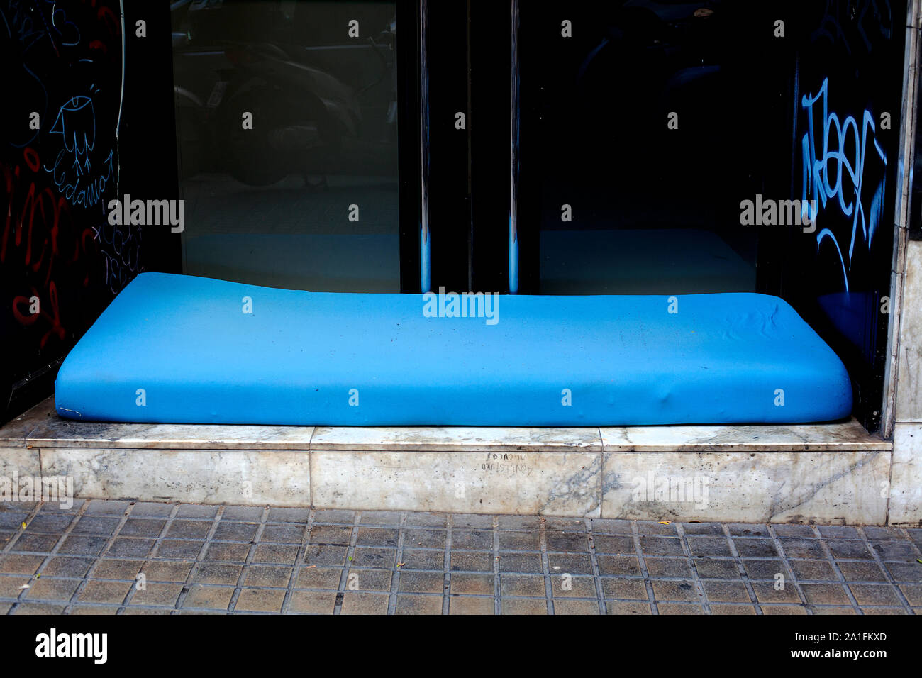 Homeless people sleeping in doorway hi-res stock photography and images ...